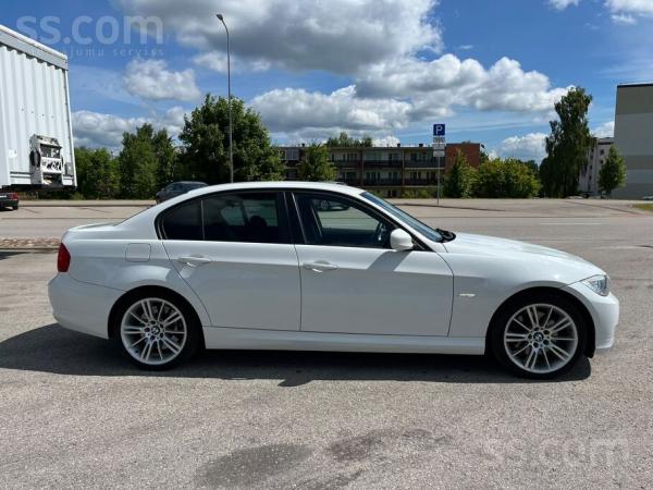 White BMW 325 2009 in Valmiera, with an engine capacity of 3.00 L and mileage of 363 thousand km for 5995 €, photo 6 on AUTOMOTO.COM.LV
