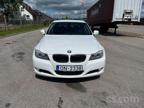 White BMW 325 2009 in Valmiera, with an engine capacity of 3.00 L and mileage of 363 thousand km for 5995 €, photo 8 on AUTOMOTO.COM.LV