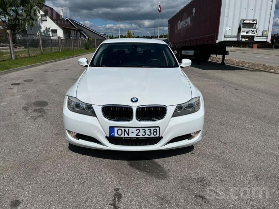 White BMW 325 2009 in Valmiera, with an engine capacity of 3.00 L and mileage of 363 thousand km for 5995 €, photo 9 on AUTOMOTO.COM.LV