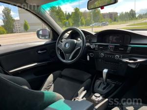 White BMW 325 2009 in Valmiera, with an engine capacity of 3.00 L and mileage of 363 thousand km for 5995 €, photo 12 on AUTOMOTO.COM.LV