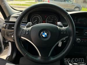 White BMW 325 2009 in Valmiera, with an engine capacity of 3.00 L and mileage of 363 thousand km for 5995 €, photo 13 on AUTOMOTO.COM.LV