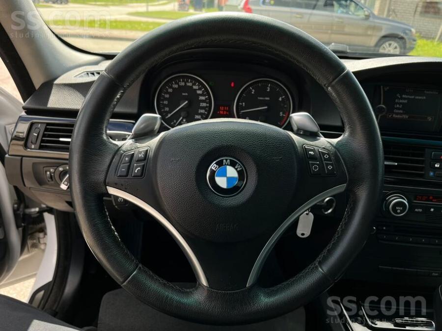 White BMW 325 2009 in Valmiera, with an engine capacity of 3.00 L and mileage of 363 thousand km for 5995 €, photo 13 on AUTOMOTO.COM.LV