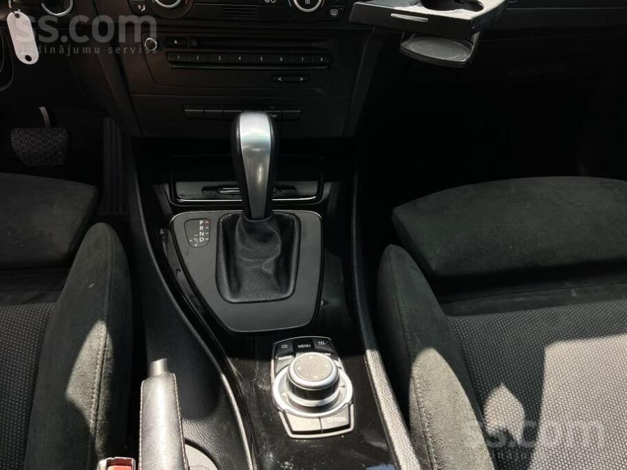 White BMW 325 2009 in Valmiera, with an engine capacity of 3.00 L and mileage of 363 thousand km for 5995 €, photo 16 on AUTOMOTO.COM.LV