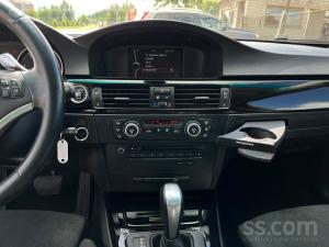 White BMW 325 2009 in Valmiera, with an engine capacity of 3.00 L and mileage of 363 thousand km for 5995 €, photo 17 on AUTOMOTO.COM.LV