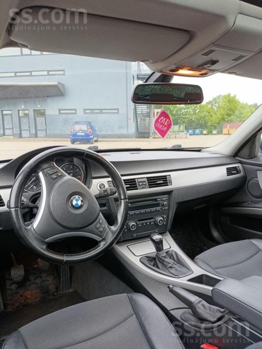 White BMW 325 2008 in Riga, with an engine capacity of 2.50 L and mileage of 320 thousand km for 3200 €, photo 8 on AUTOMOTO.COM.LV