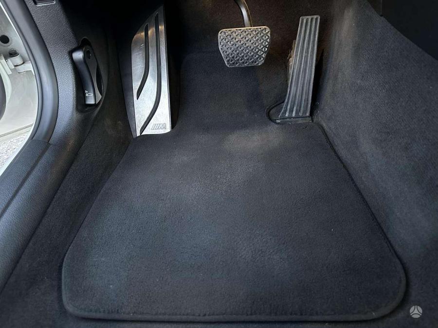 Balts BMW 325 2016 Viļņa, ar dzinēja tilpumu 2.00 L un nobraukumu 299 tūkst. km par 12900 €, foto 23 vietnē AUTOMOTO.COM.LV