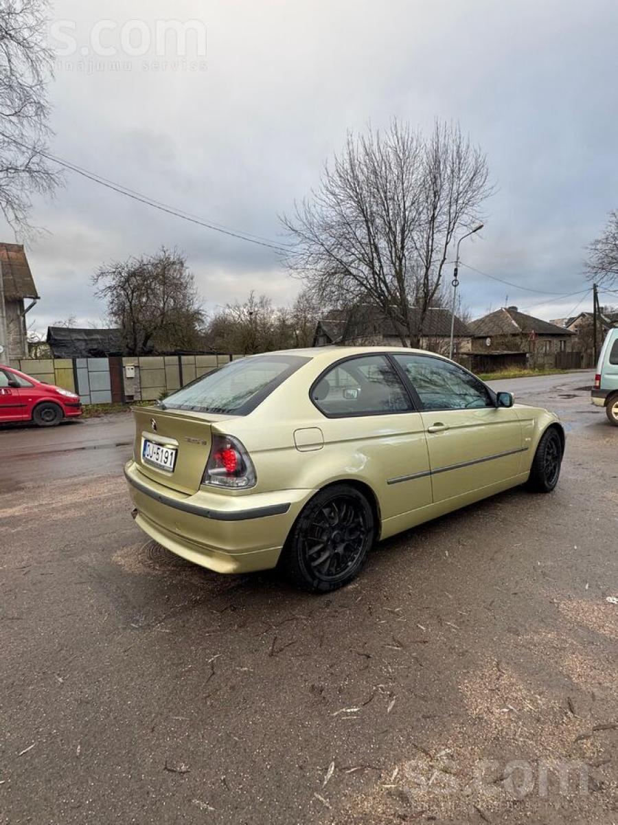 Yellow BMW 325 2002 in Riga, with an engine capacity of 2.50 L and mileage of 303 thousand km for 3400 €, photo 1 on AUTOMOTO.COM.LV