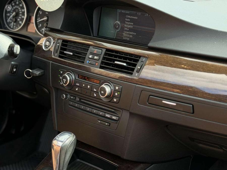 Black BMW 328 2012 in Vilnius, with an engine capacity of 3.00 L and mileage of 126 thousand km for 9900 €, photo 14 on AUTOMOTO.COM.LV