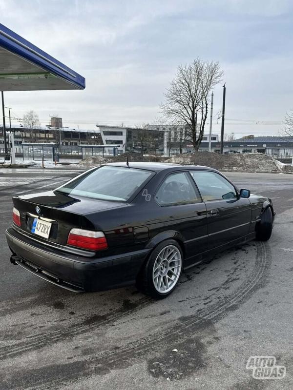 Melns BMW 328 1995 Viļņa, ar dzinēja tilpumu 2.80 L un nobraukumu 255 tūkst. km par 6990 €, foto 3 vietnē AUTOMOTO.COM.LV