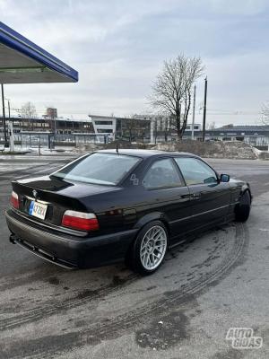 Black BMW 328 1995 in Vilnius, with an engine capacity of 2.80 L and mileage of 255 thousand km for 6990 €, photo 4 on AUTOMOTO.COM.LV