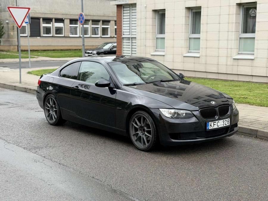 Black BMW 328 2008 in Klaipeda, with an engine capacity of 3.00 L and mileage of 235 thousand km for 4300 €, photo 7 on AUTOMOTO.COM.LV