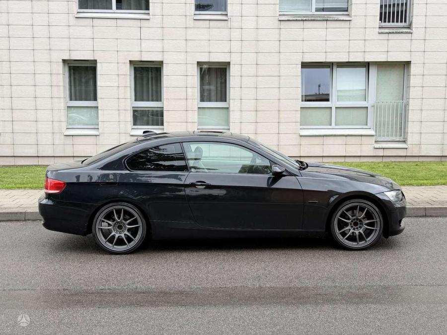 Black BMW 328 2008 in Klaipeda, with an engine capacity of 3.00 L and mileage of 235 thousand km for 4300 €, photo 8 on AUTOMOTO.COM.LV