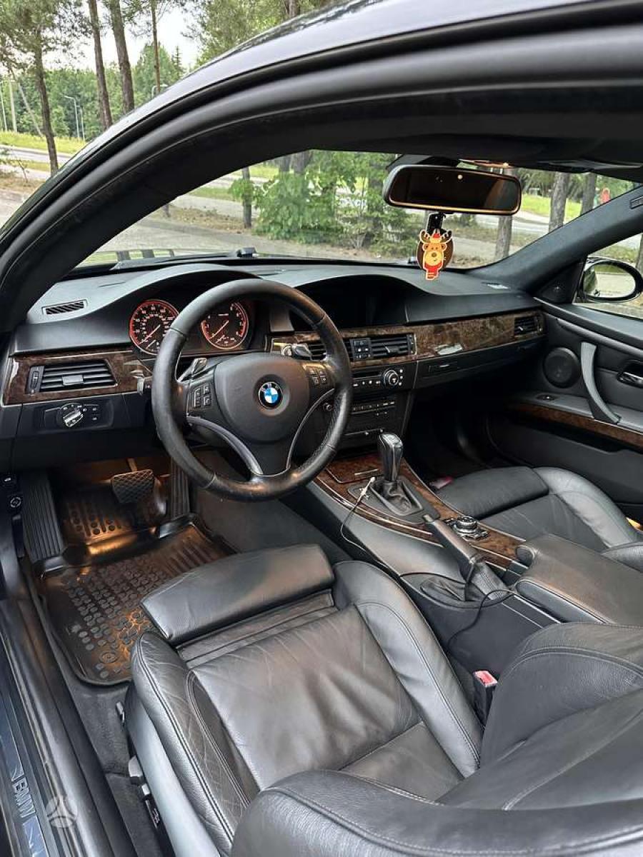 Melns BMW 328 2009 Viļņa, ar dzinēja tilpumu 3.00 L un nobraukumu 265 tūkst. km par 5900 €, foto 4 vietnē AUTOMOTO.COM.LV