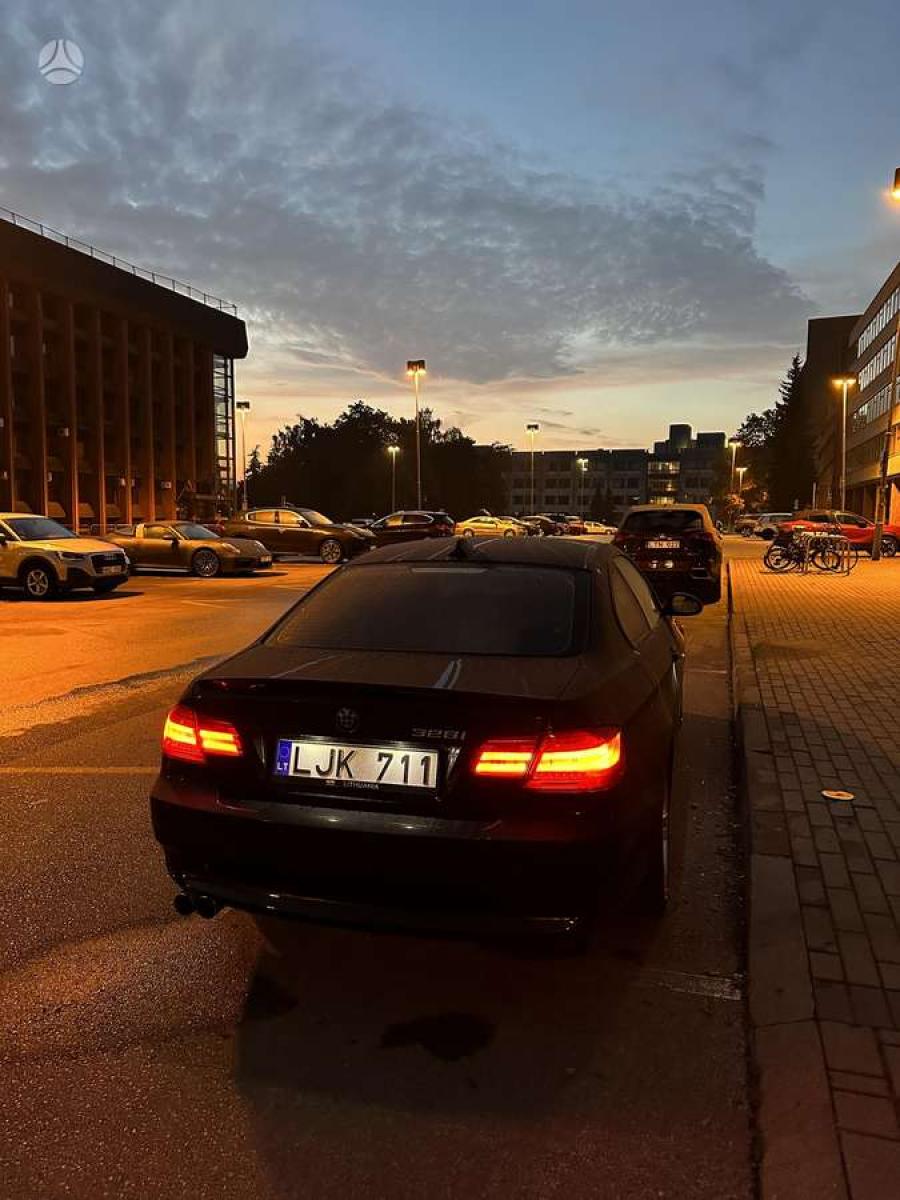 Melns BMW 328 2009 Viļņa, ar dzinēja tilpumu 3.00 L un nobraukumu 265 tūkst. km par 5900 €, foto 7 vietnē AUTOMOTO.COM.LV