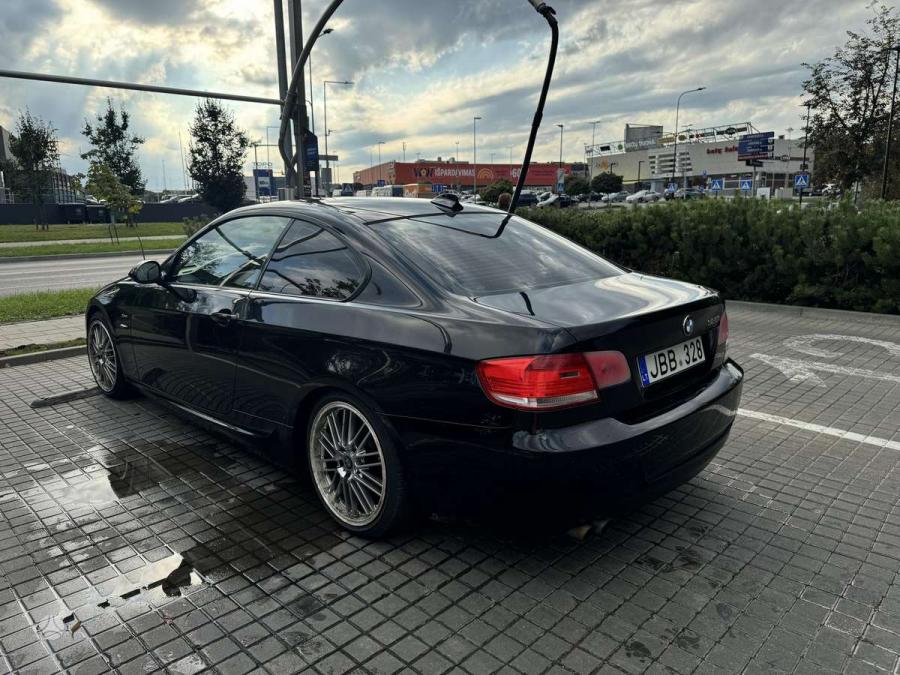 Melns BMW 328 2009 Viļņa, ar dzinēja tilpumu 3.00 L un nobraukumu 265 tūkst. km par 5600 €, foto 5 vietnē AUTOMOTO.COM.LV