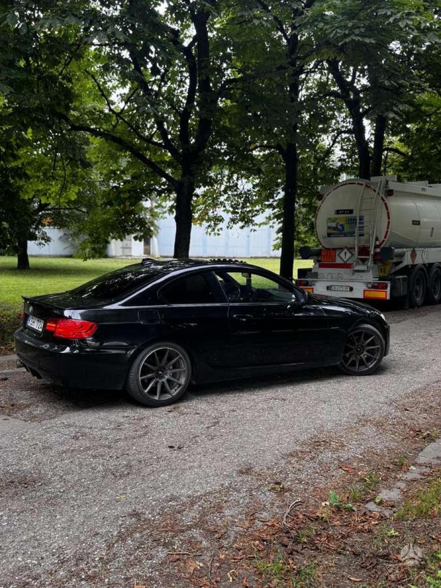 Black BMW 328 2010 in Klaipeda, with an engine capacity of 3.00 L and mileage of 159 thousand km for 7750 €, photo 5 on AUTOMOTO.COM.LV