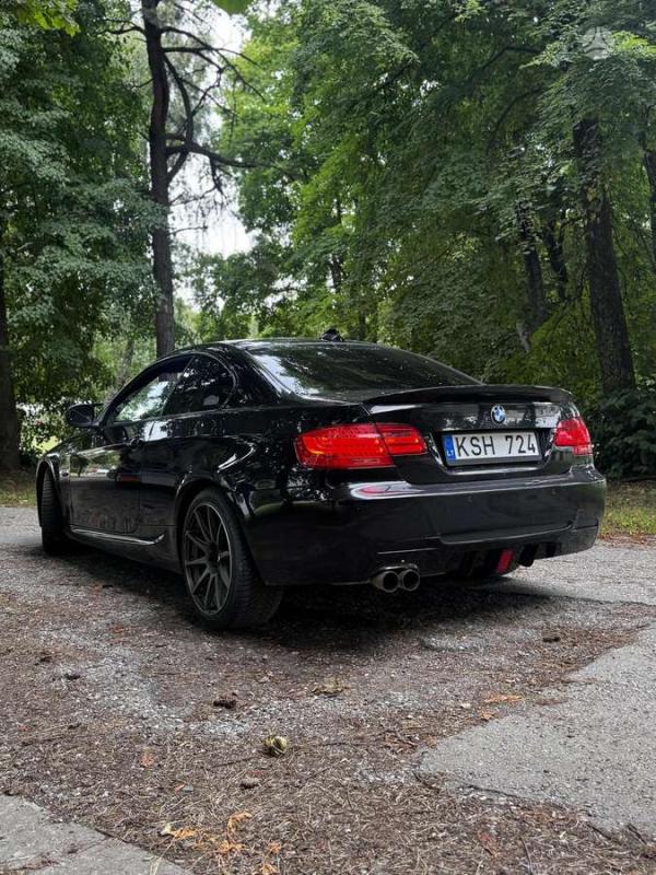 Black BMW 328 2010 in Klaipeda, with an engine capacity of 3.00 L and mileage of 159 thousand km for 7750 €, photo 6 on AUTOMOTO.COM.LV