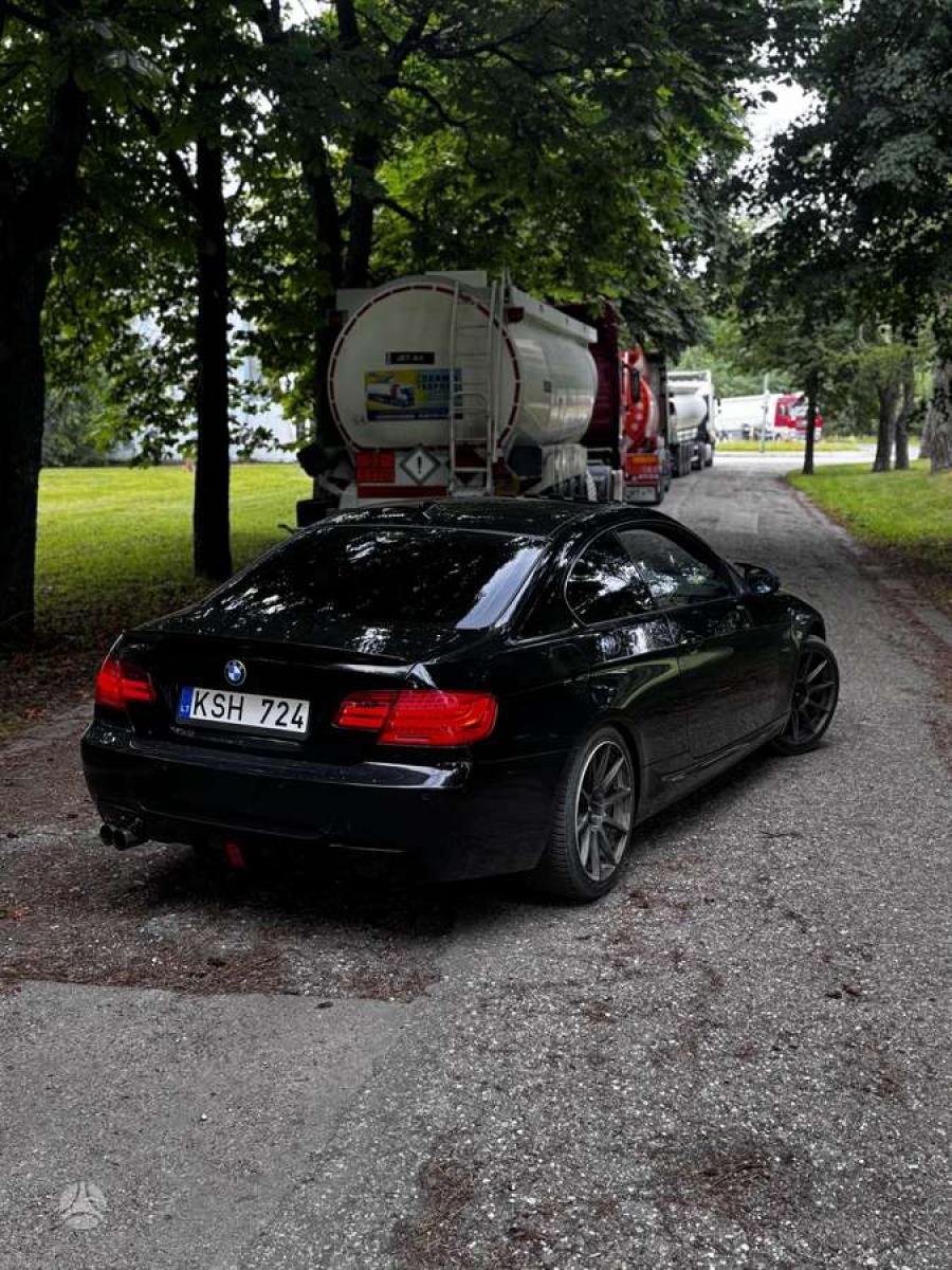 Black BMW 328 2010 in Klaipeda, with an engine capacity of 3.00 L and mileage of 159 thousand km for 7750 €, photo 10 on AUTOMOTO.COM.LV