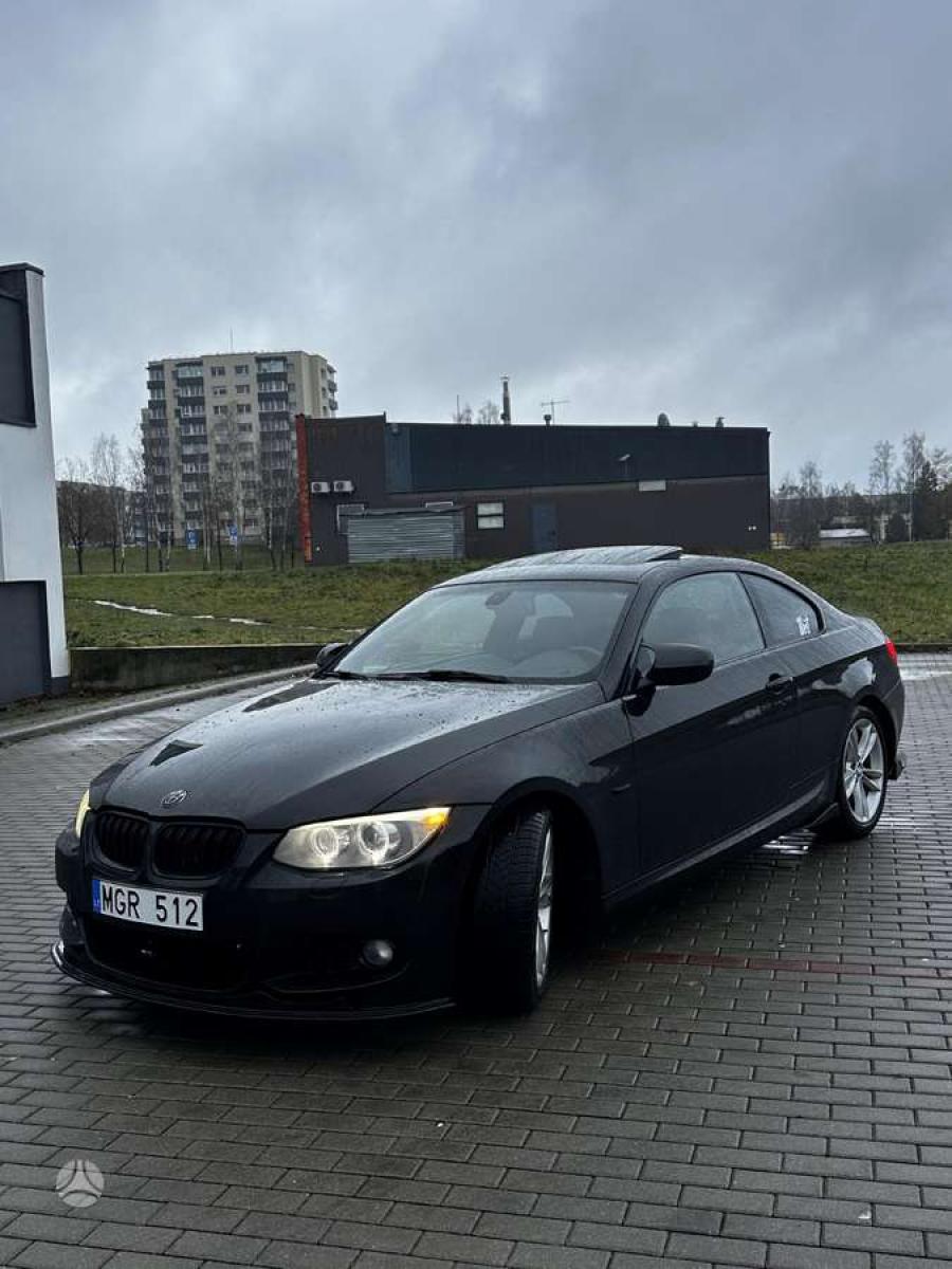 Melns BMW 328 2011 Elektrėnai, ar dzinēja tilpumu 3.00 L un nobraukumu 179 tūkst. km par 7300 €, foto 1 vietnē AUTOMOTO.COM.LV