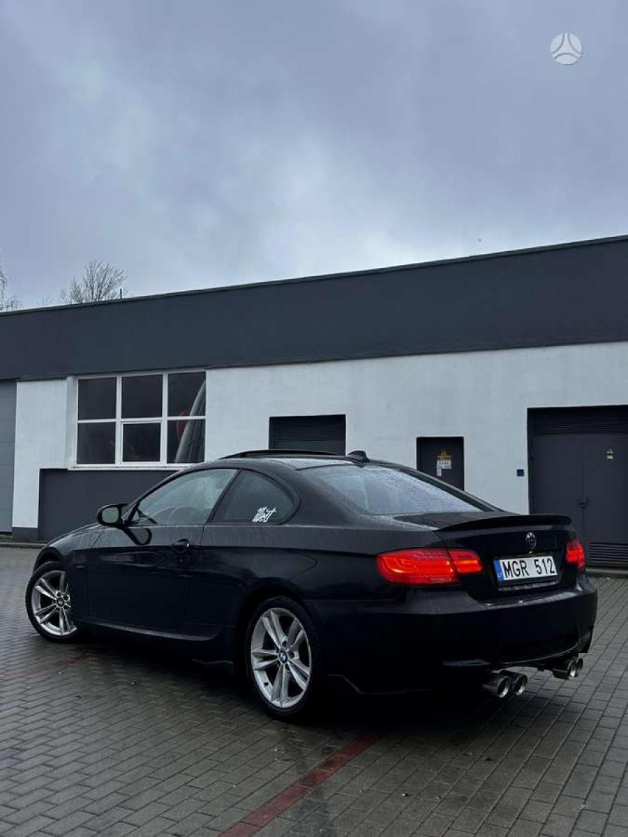 Melns BMW 328 2011 Elektrėnai, ar dzinēja tilpumu 3.00 L un nobraukumu 179 tūkst. km par 7300 €, foto 4 vietnē AUTOMOTO.COM.LV