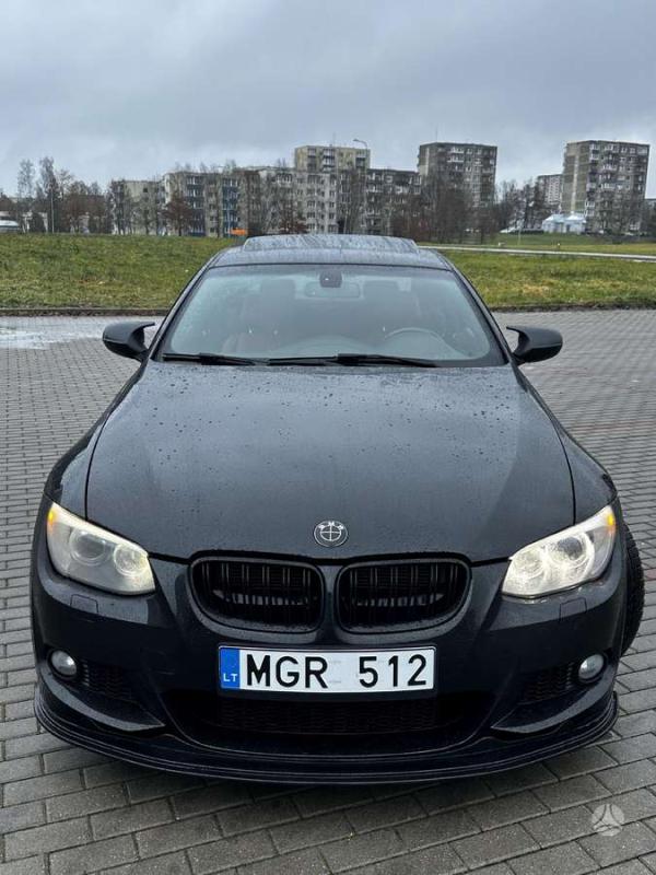 Black BMW 328 2011 in Elektrenai, with an engine capacity of 3.00 L and mileage of 179 thousand km for 7300 €, photo 5 on AUTOMOTO.COM.LV