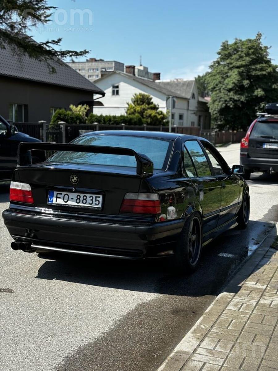 Black BMW 328 1993 in Liepaja, with an engine capacity of 2.80 L and mileage of 361 thousand km for 4400 €, photo 4 on AUTOMOTO.COM.LV