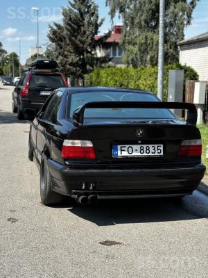 Black BMW 328 1993 in Liepaja, with an engine capacity of 2.80 L and mileage of 361 thousand km for 4400 €, photo 5 on AUTOMOTO.COM.LV