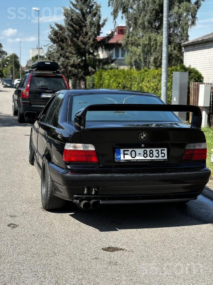 Black BMW 328 1993 in Liepaja, with an engine capacity of 2.80 L and mileage of 361 thousand km for 4400 €, photo 5 on AUTOMOTO.COM.LV