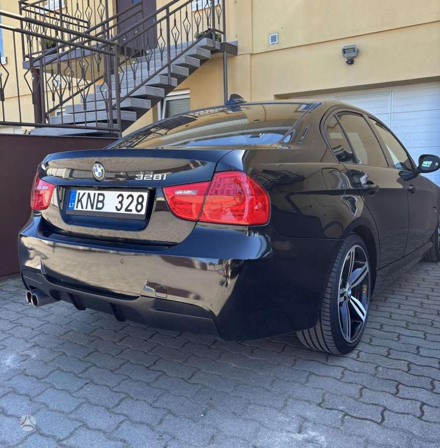 Black BMW 328 2009 in Vilnius, with an engine capacity of 3.00 L and mileage of 275 thousand km for 6200 €, photo 1 on AUTOMOTO.COM.LV