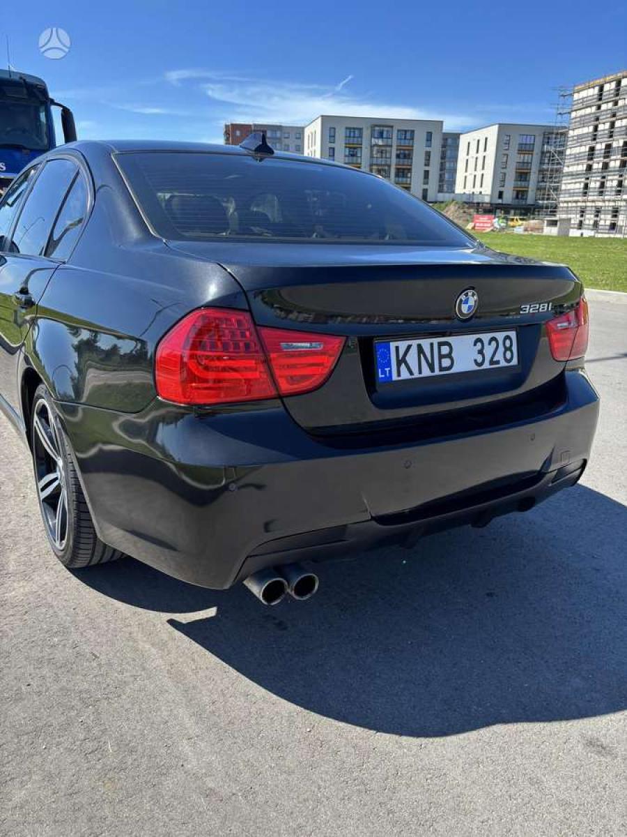 Black BMW 328 2009 in Vilnius, with an engine capacity of 3.00 L and mileage of 275 thousand km for 6200 €, photo 8 on AUTOMOTO.COM.LV