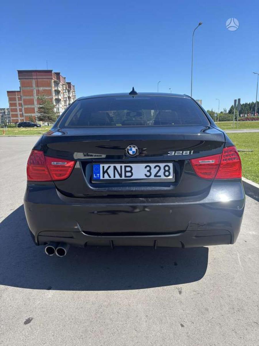 Black BMW 328 2009 in Vilnius, with an engine capacity of 3.00 L and mileage of 275 thousand km for 6200 €, photo 10 on AUTOMOTO.COM.LV