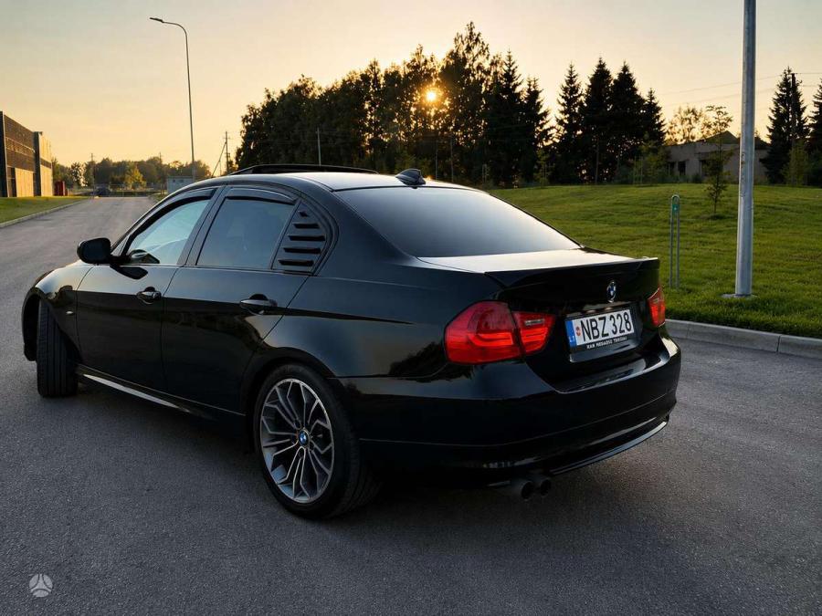 Black BMW 328 2011 in Kaunas, with an engine capacity of 3.00 L and mileage of 146 thousand km for 7000 €, photo 4 on AUTOMOTO.COM.LV