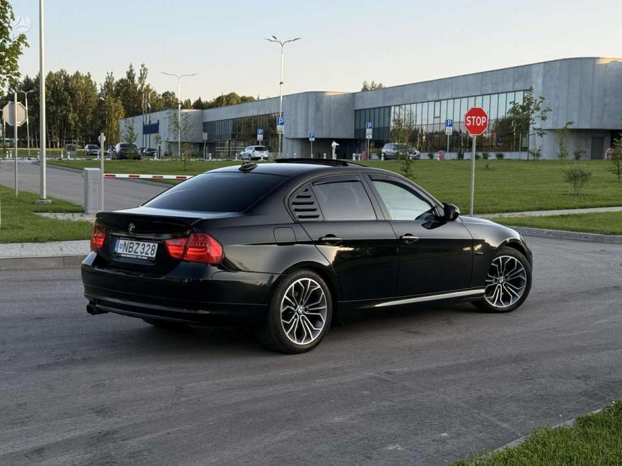 Black BMW 328 2011 in Kaunas, with an engine capacity of 3.00 L and mileage of 146 thousand km for 7000 €, photo 6 on AUTOMOTO.COM.LV