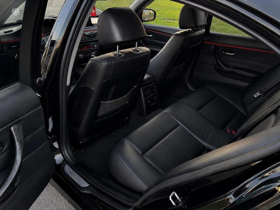 Black BMW 328 2011 in Kaunas, with an engine capacity of 3.00 L and mileage of 146 thousand km for 7000 €, photo 11 on AUTOMOTO.COM.LV