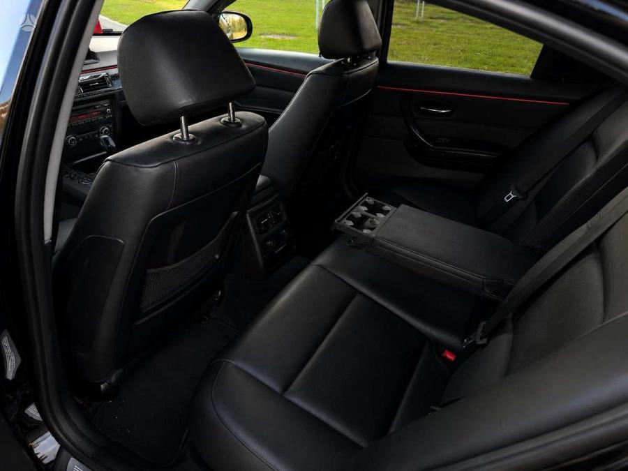 Black BMW 328 2011 in Kaunas, with an engine capacity of 3.00 L and mileage of 146 thousand km for 7000 €, photo 12 on AUTOMOTO.COM.LV