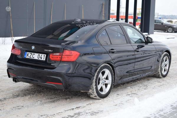 Black BMW 328 2013 in Vilnius, with an engine capacity of 2.00 L and mileage of 141 thousand km for 10000 €, photo 4 on AUTOMOTO.COM.LV