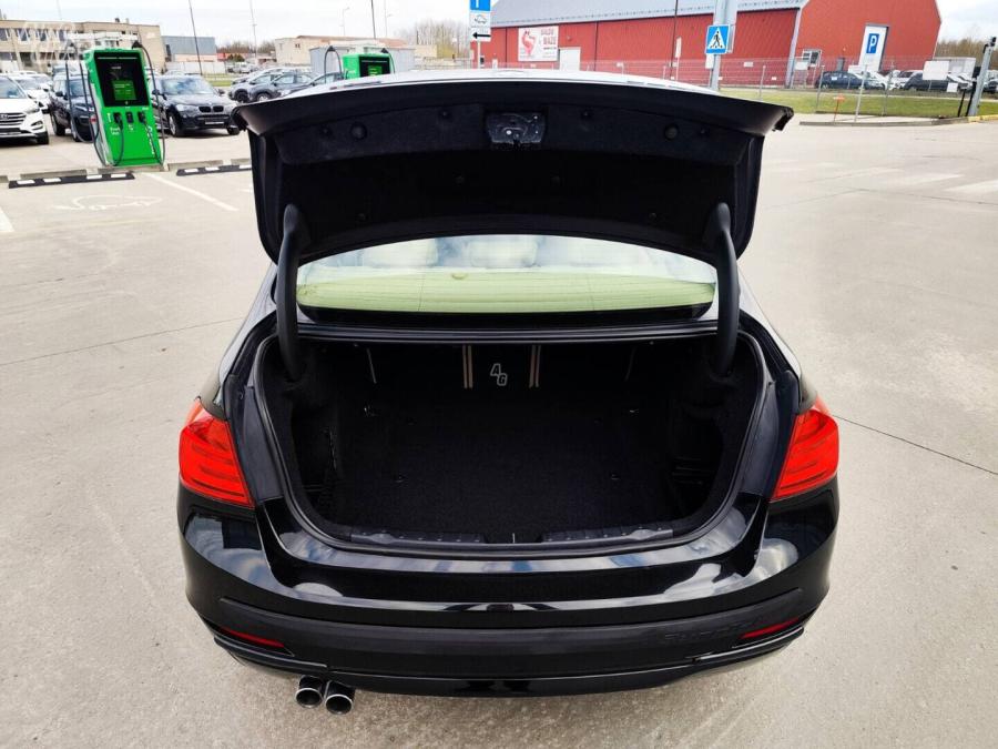 Melns BMW 328 2013 Šauļi, ar dzinēja tilpumu 2.00 L un nobraukumu 211 tūkst. km par 6900 €, foto 22 vietnē AUTOMOTO.COM.LV