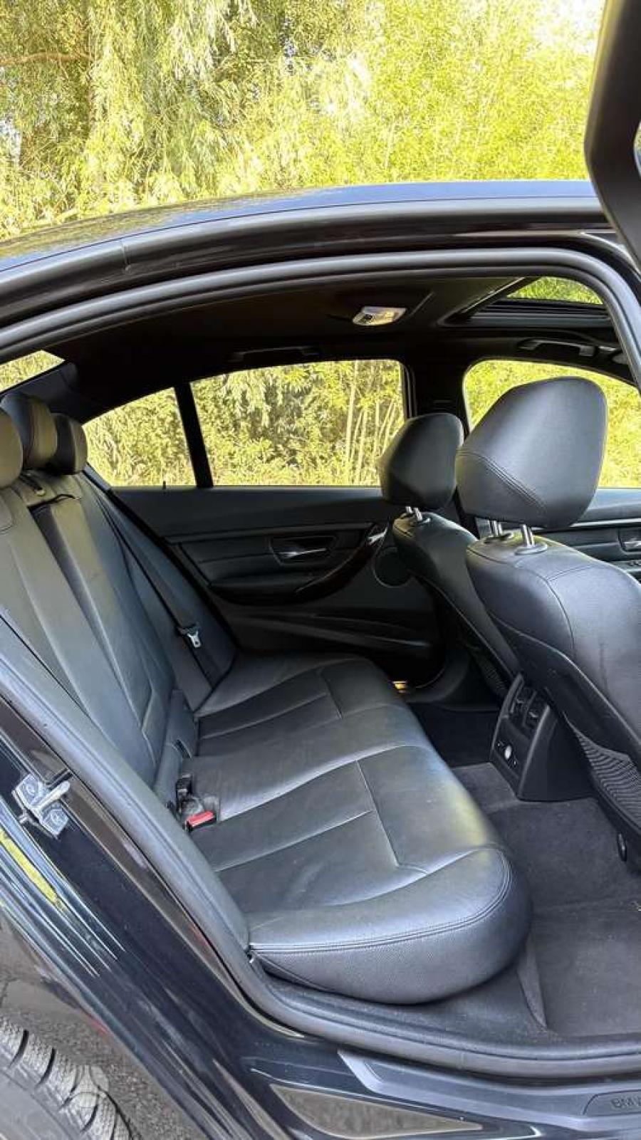 Black BMW 328 2013 in Birzai, with an engine capacity of 2.00 L and mileage of 225 thousand km for 9000 €, photo 11 on AUTOMOTO.COM.LV