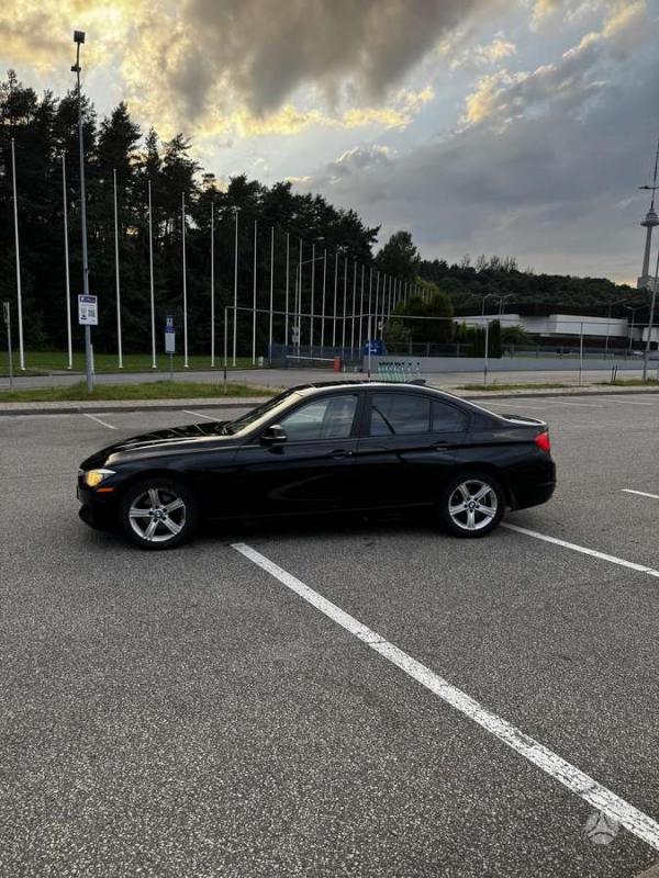 Melns BMW 328 2013 Viļņa, ar dzinēja tilpumu 2.00 L un nobraukumu 118 tūkst. km par 7600 €, foto 3 vietnē AUTOMOTO.COM.LV