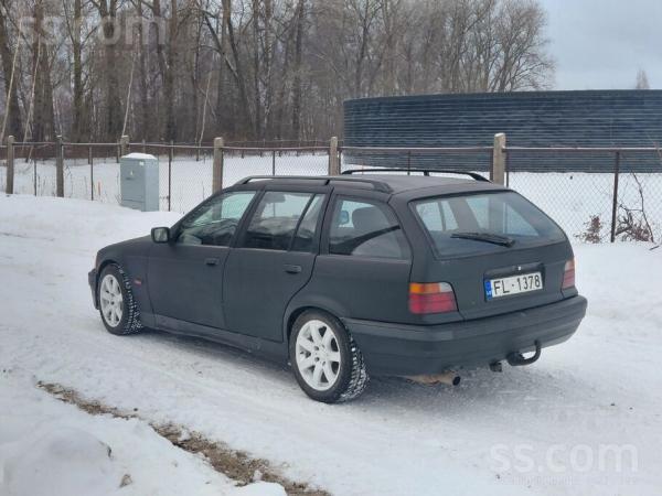 Black BMW 328 1992 in Kuldiga, with an engine capacity of 2.80 L and mileage of 277 thousand km for 2300 €, photo 3 on AUTOMOTO.COM.LV