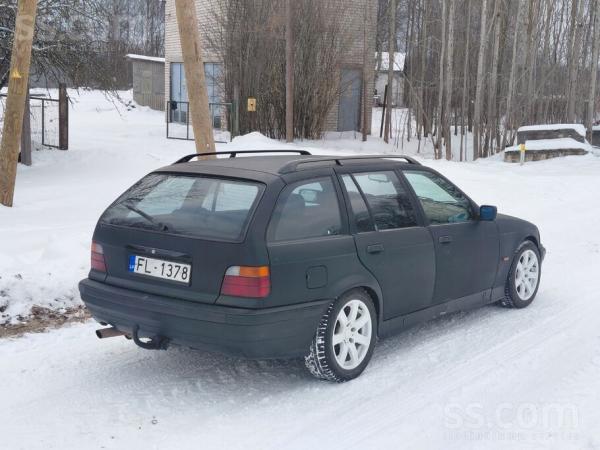 Black BMW 328 1992 in Kuldiga, with an engine capacity of 2.80 L and mileage of 277 thousand km for 2300 €, photo 4 on AUTOMOTO.COM.LV