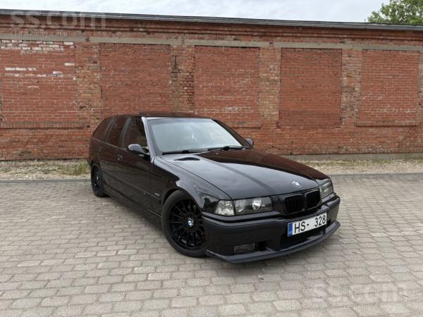 Black BMW 328 1998 in Cesis, with an engine capacity of 2.80 L and mileage of 395 thousand km for 9450 €, photo 1 on AUTOMOTO.COM.LV