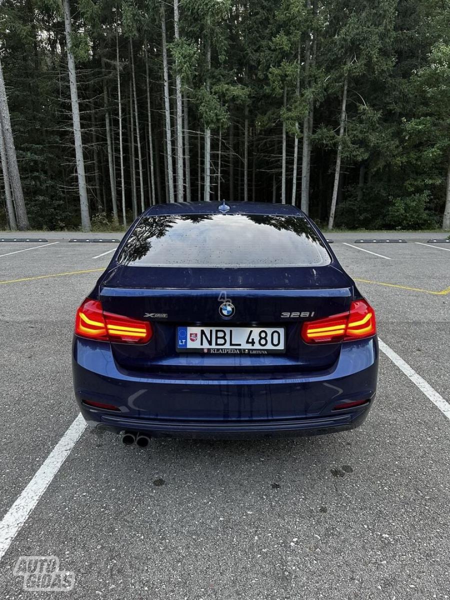 Blue BMW 328 2016 in Klaipeda, with an engine capacity of 2.00 L and mileage of 244 thousand km for 10400 €, photo 5 on AUTOMOTO.COM.LV