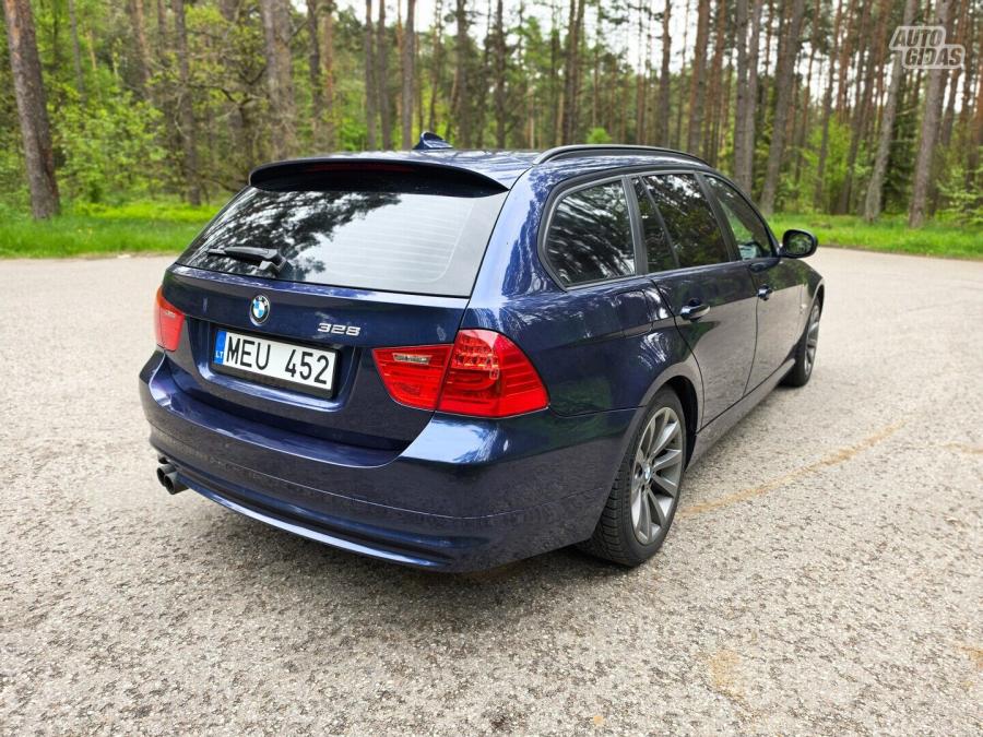 Blue BMW 328 2012 in Vilnius, with an engine capacity of 3.00 L and mileage of 247 thousand km for 7950 €, photo 5 on AUTOMOTO.COM.LV