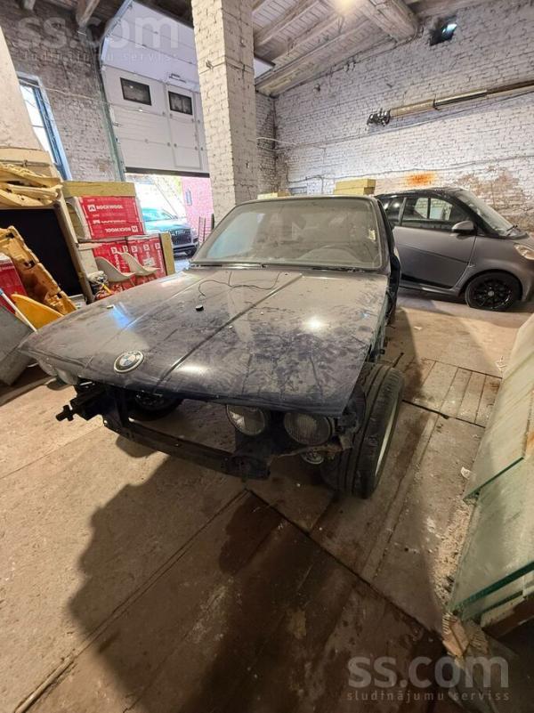 Green BMW 328 1989 in Riga, with an engine capacity of 2.80 L and mileage of 200 thousand km for 5990 €, photo 11 on AUTOMOTO.COM.LV