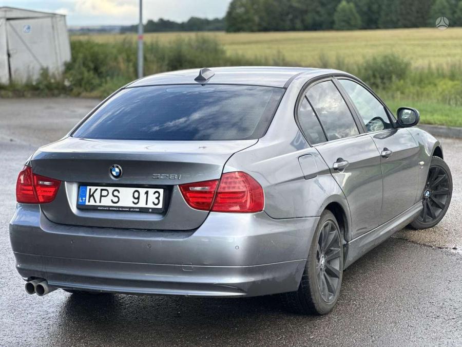 Grey BMW 328 2010 in Vilnius, with an engine capacity of 3.00 L and mileage of 197 thousand km for 2650 €, photo 6 on AUTOMOTO.COM.LV