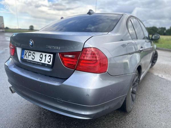 Pelēks BMW 328 2010 Viļņa, ar dzinēja tilpumu 3.00 L un nobraukumu 197 tūkst. km par 2650 €, foto 6 vietnē AUTOMOTO.COM.LV