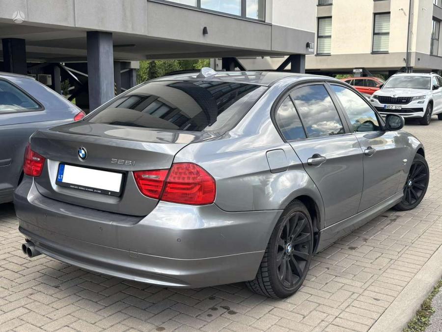 Grey BMW 328 2010 in Kaunas, with an engine capacity of 3.00 L and mileage of 190 thousand km for 2950 €, photo 5 on AUTOMOTO.COM.LV