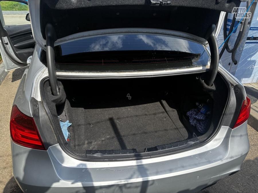 Grey BMW 328 2014 in Kaunas, with an engine capacity of 2.00 L and mileage of 226 thousand km for 9000 €, photo 9 on AUTOMOTO.COM.LV