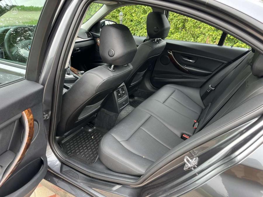 Pelēks BMW 328 2014 Viļņa, ar dzinēja tilpumu 2.00 L un nobraukumu 333 tūkst. km par 6450 €, foto 9 vietnē AUTOMOTO.COM.LV